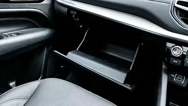 Compass ORVM Blinker Image, Compass Photos in India - CarWale