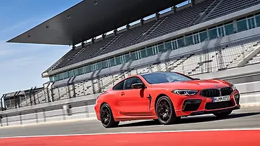 M8 Rear View Image, M8 Photos in India - CarWale