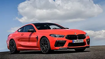 M8 Front View Image, M8 Photos in India - CarWale