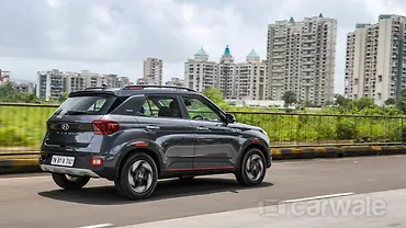 Venue [2019-2022] Rear Speakers Image, Venue [2019-2022] Photos in ...