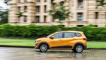 Triber [2019-2023] Horn Boss Image, Triber [2019-2023] Photos in India ...