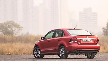 Vento Rear Cup Holders Image, Vento Photos in India - CarWale