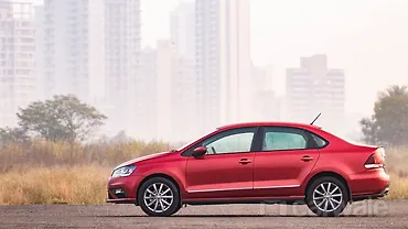 Vento Rear Cup Holders Image, Vento Photos in India - CarWale