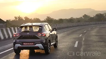 Magnite Right Side View Image, Magnite Photos in India - CarWale