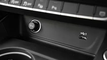 A4 USB Port/AUX/Power Socket/Wireless Charging Image, A4 Photos in ...