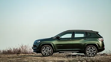 Jeep Compass Images - Interior & Exterior Photo Gallery [200+ Images ...