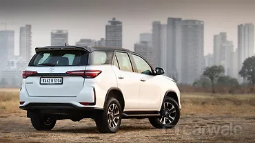 Fortuner Left Side View Image, Fortuner Photos in India - CarWale