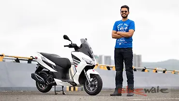 Aprilia SXR 125 Price - Mileage, Images, Colours | BikeWale