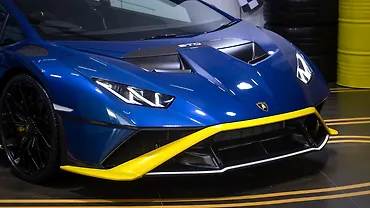 Huracan STO Open Fuel Lid Image, Huracan STO Photos in India - CarWale