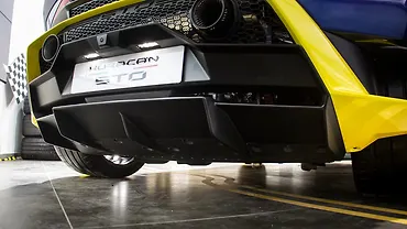 Huracan STO Rear View Image, Huracan STO Photos in India - CarWale