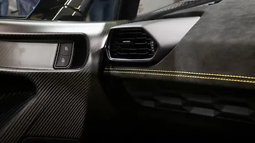 Huracan STO Front View Image, Huracan STO Photos in India - CarWale