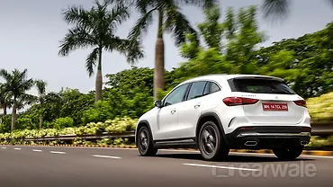 Mercedes-Benz GLA Images - Interior & Exterior Photo Gallery [200 ...