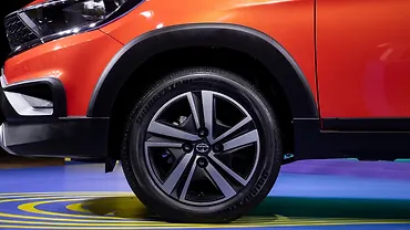 Tiago NRG Right Front Three Quarter Image, Tiago NRG Photos in India ...