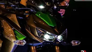 Kawasaki Z1000 Price, Images & Used Z1000 Bikes - BikeWale