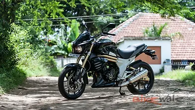 Mahindra Mojo XT300 Price, Images, Colours, Mileage & Reviews | BikeWale