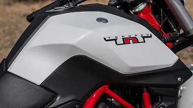 Benelli TNT 25 Price, Images & Used TNT 25 Bikes - BikeWale