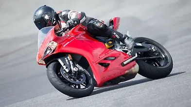 Ducati 959 Panigale Price, Mileage, Images, Colours, Specifications ...