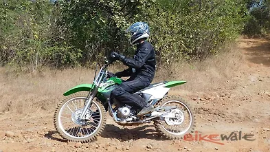 Kawasaki KLX 140G Price, Images, Colours, Mileage & Reviews | BikeWale