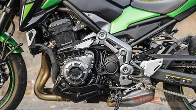 Kawasaki Z900 Price, Images, Colours, Mileage & Reviews | BikeWale