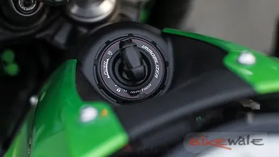 Kawasaki Z900 Price, Reviews, Spec, Images, Mileage, Colours | Bikewale