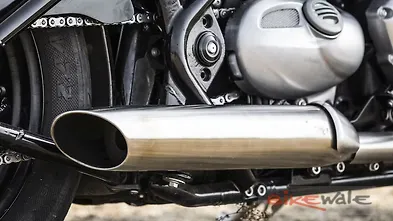 Triumph Bonneville Bobber Price, Images, Colours, Mileage & Reviews ...