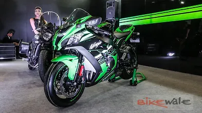 Kawasaki Ninja ZX-10R Price, Images, Colours, Mileage & Reviews | BikeWale