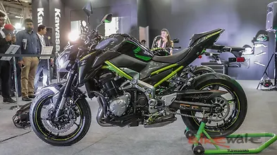 Kawasaki Z900 Price, Images, Colours, Mileage & Reviews | BikeWale