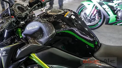Kawasaki Z900 Price, Images, Colours, Mileage & Reviews | BikeWale