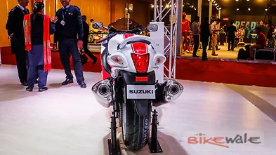 Suzuki Hayabusa Price, Images, Colours, Mileage & Reviews | BikeWale