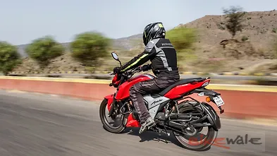 TVS Apache RTR 160 4V Price, Images, Colours, Mileage & Reviews | BikeWale