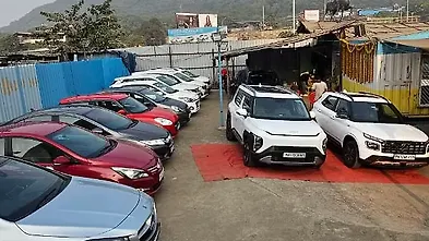 Spinny Car Hub Kandivali Mumbai | 67 Second Hand Cars Available For ...