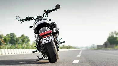 Harley-Davidson Sportster S Price - Mileage, Images, Colours | BikeWale