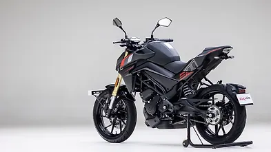 Keeway K300 N Price - Mileage, Images, Colours | BikeWale