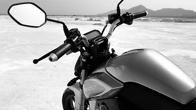 Revolt RV 300 Price, Range, Images, Colours, Specifications - BikeWale