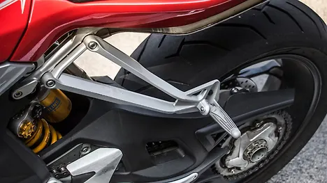 MV Agusta F4R First Ride Review - BikeWale