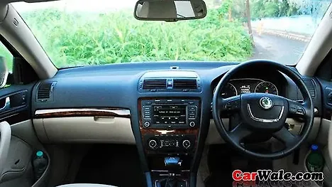 Skoda Laura - Images, Colors & Reviews - CarWale