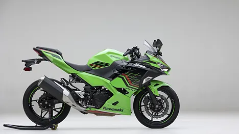Kawasaki Ninja 400 vs KTM 200 Duke - Know Which Is Better Kawasaki Ninja 400 vs KTM 200 Duke - Know Which Is Better