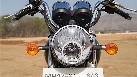 Royal Enfield Thunderbird 350 Headlamp Image - BikeWale