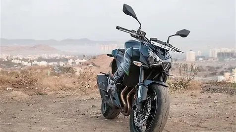 Kawasaki Z800 Front Three-Quarter Image - BikeWale