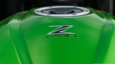 Kawasaki Z250 Exterior Image - BikeWale