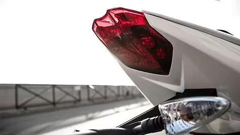 Triumph Daytona 675R Tank Image - BikeWale