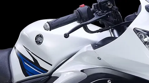 Yamaha YZF R15 S [2015] Tank Image - BikeWale