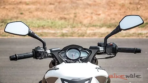 Bajaj Pulsar NS200 Handlebar Image - BikeWale