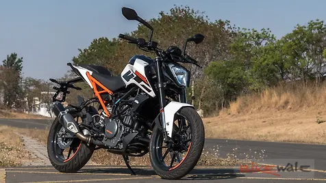 KTM 250 Duke [2021] Front Left Three-Quarter Image - BikeWale