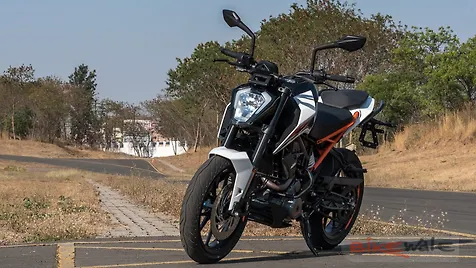 KTM 250 Duke [2021] Front Right Three-Quarter Image - BikeWale