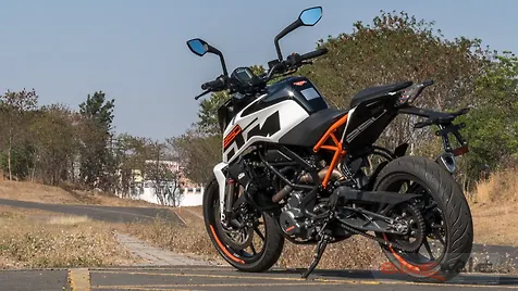 KTM 250 Duke [2021] Rear Right Three-Quarter Image - BikeWale