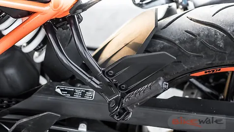 KTM 250 Duke [2021] Rear FootPeg Image - BikeWale