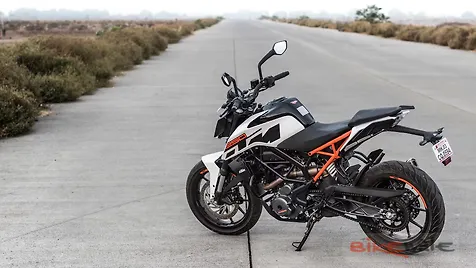 KTM 250 Duke [2021] Rear Three-Quarter Image - BikeWale