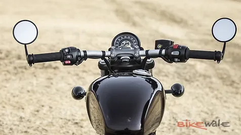 Triumph Bonneville Bobber [2019-2020] Handlebar Image - BikeWale