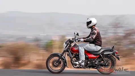 Bajaj Avenger Street 180 Action Image - BikeWale